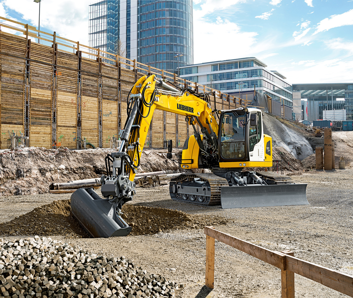 【Liebherr R 924 Litronic 】Liebherr Machinery Service (Shanghai) Co. Ltd ...